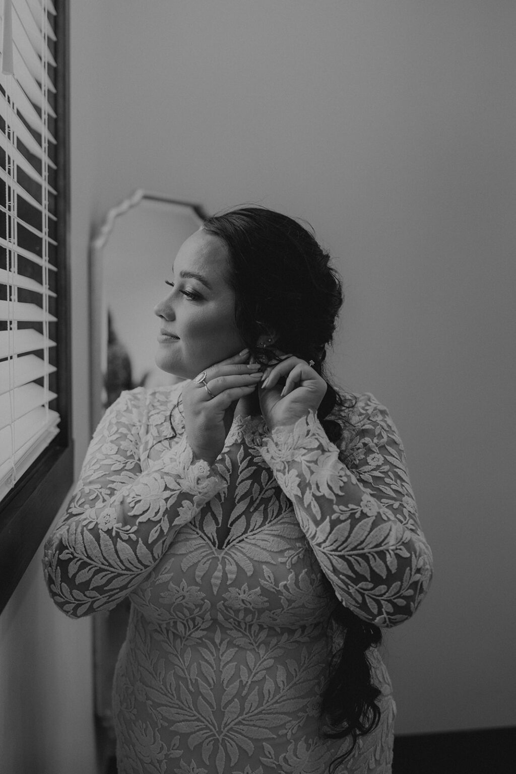 30 Must-Have Wedding Pose Ideas for Your Wedding Day