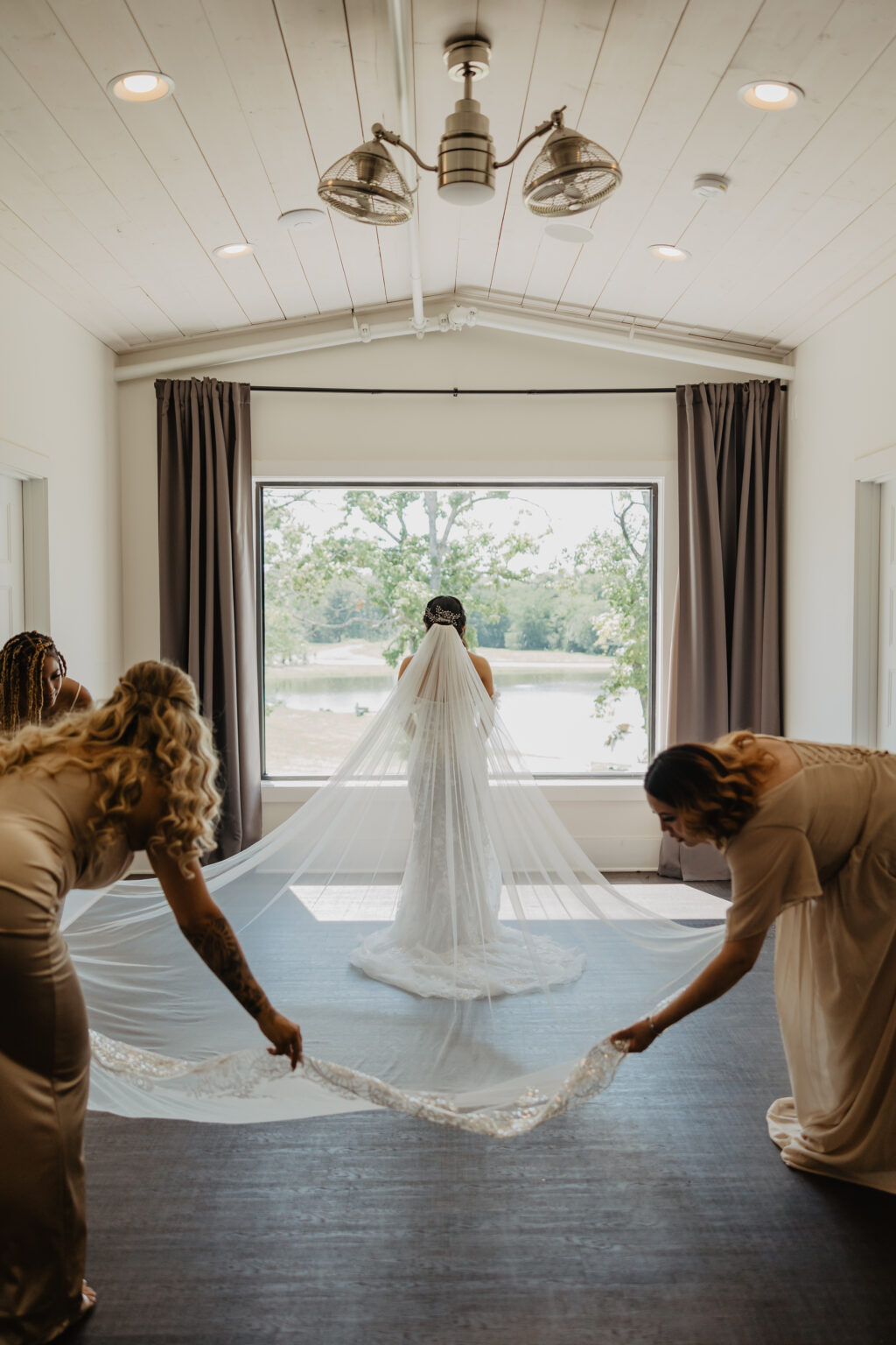 30 Must-Have Wedding Pose Ideas for Your Wedding Day