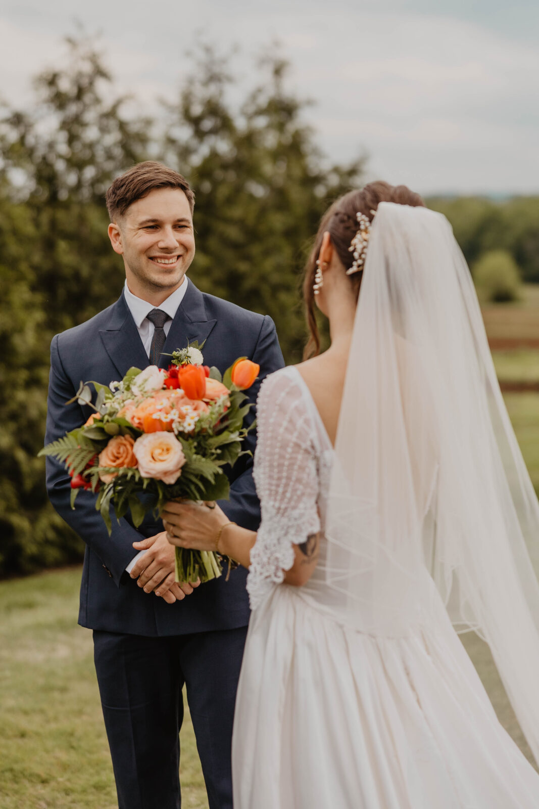 30 Must-Have Wedding Pose Ideas for Your Wedding Day