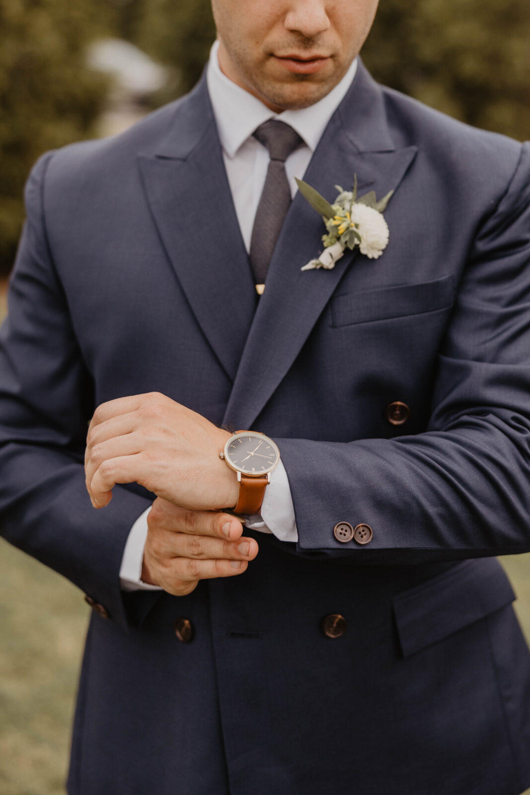 30 Must-Have Wedding Pose Ideas for Your Wedding Day