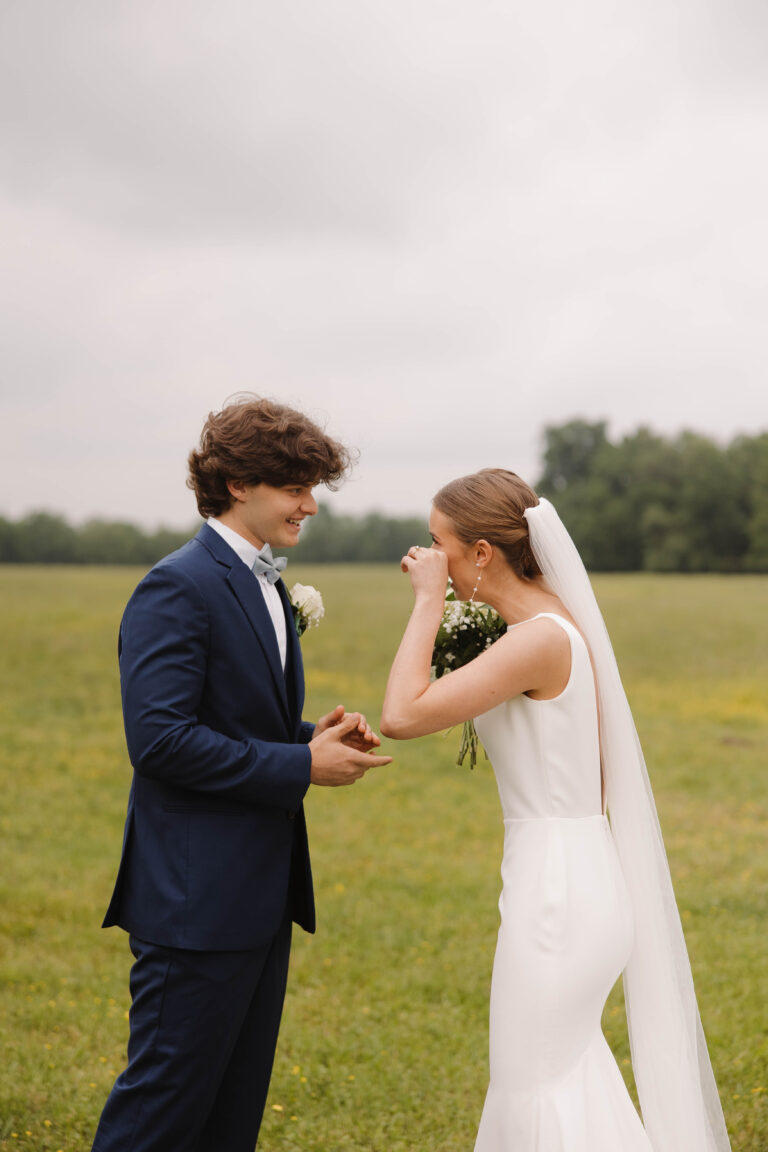 30 Must-Have Wedding Pose Ideas for Your Wedding Day