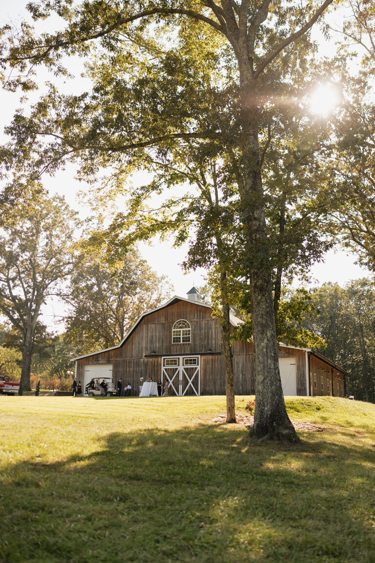 Capturing the Magic of a Fall Wedding in Tennessee - cayleighely.com