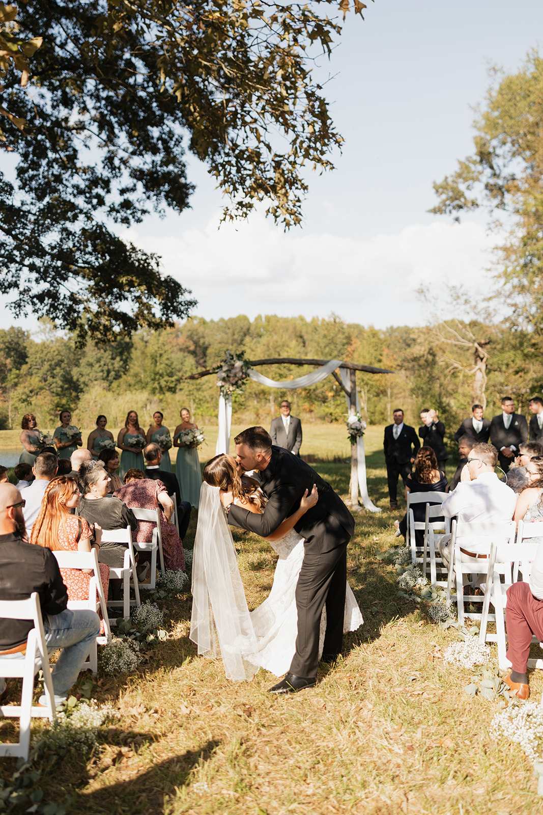 Capturing the Magic of a Fall Wedding in Tennessee - cayleighely.com