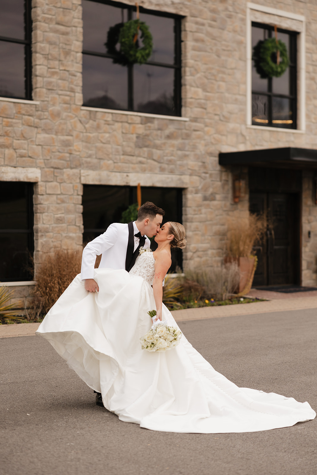 9 Must-Have Wedding Photos for Your Album - cayleighely.com